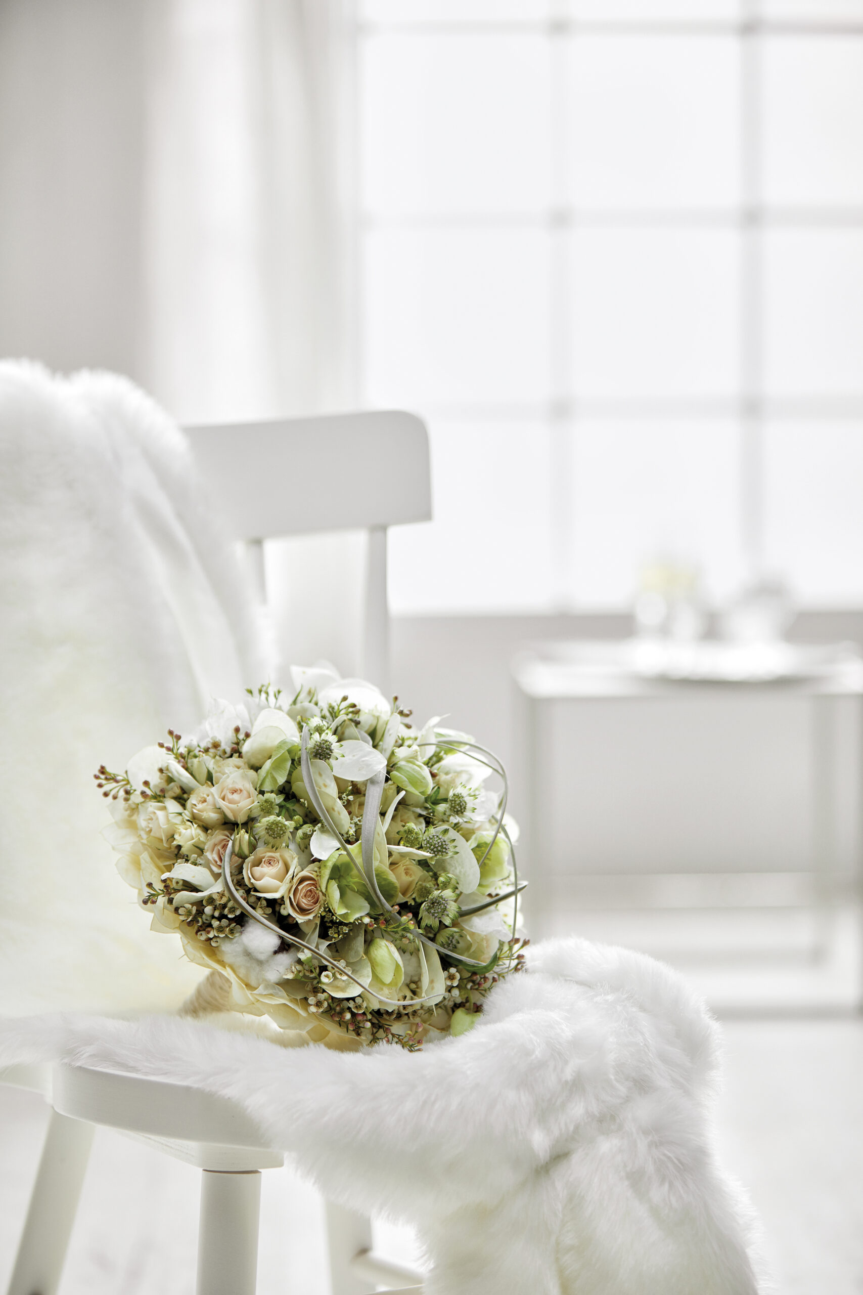 Brautstrauß in Off-White - OASIS Floral